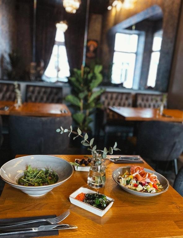 Sylwestrowa kolacja w Shadow Resto Bar, Sylwester 2025 w Krakowie